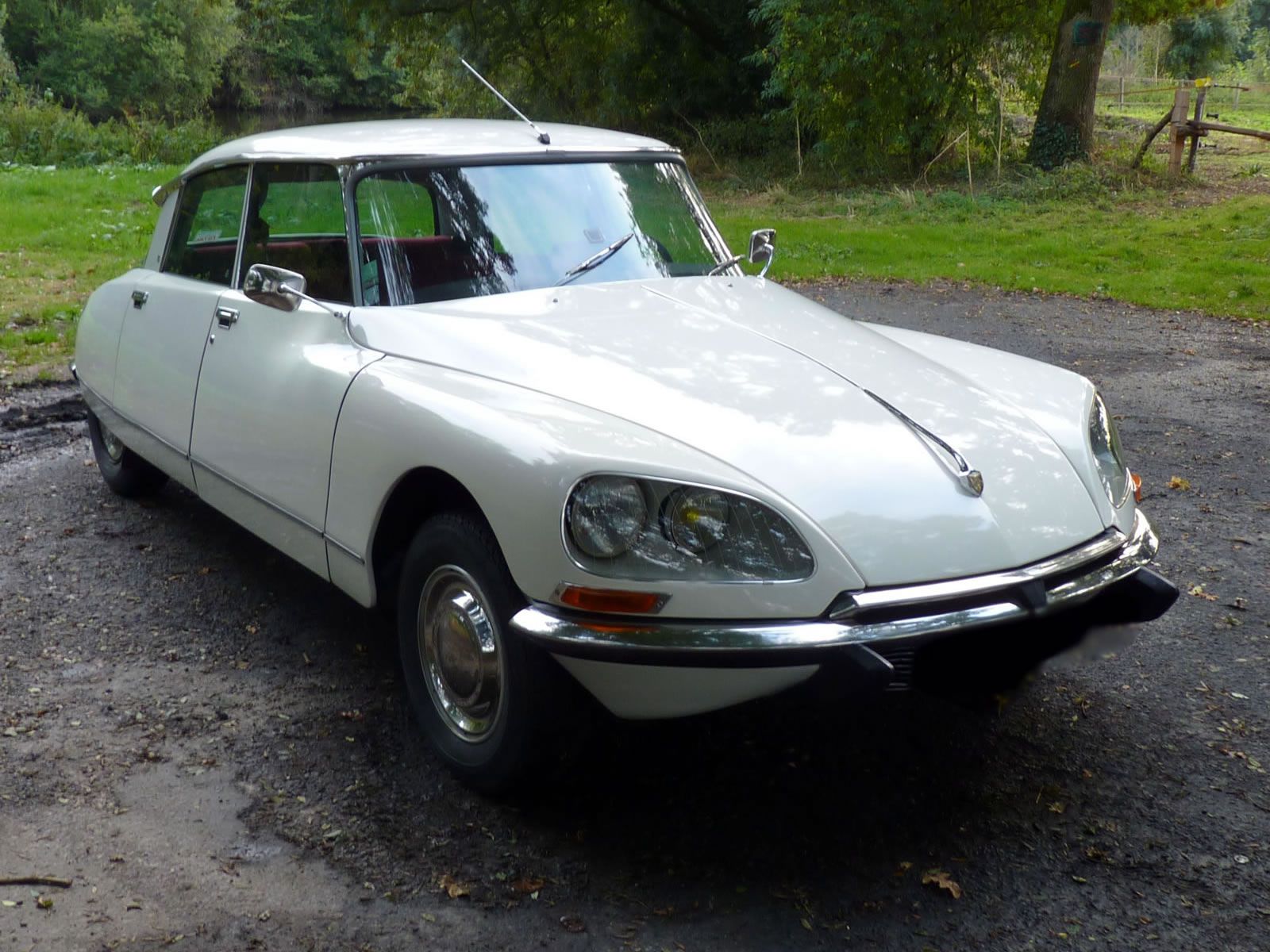 Location CITROËN DS 21 de 1967 pour mariage - Maine-et-Loire