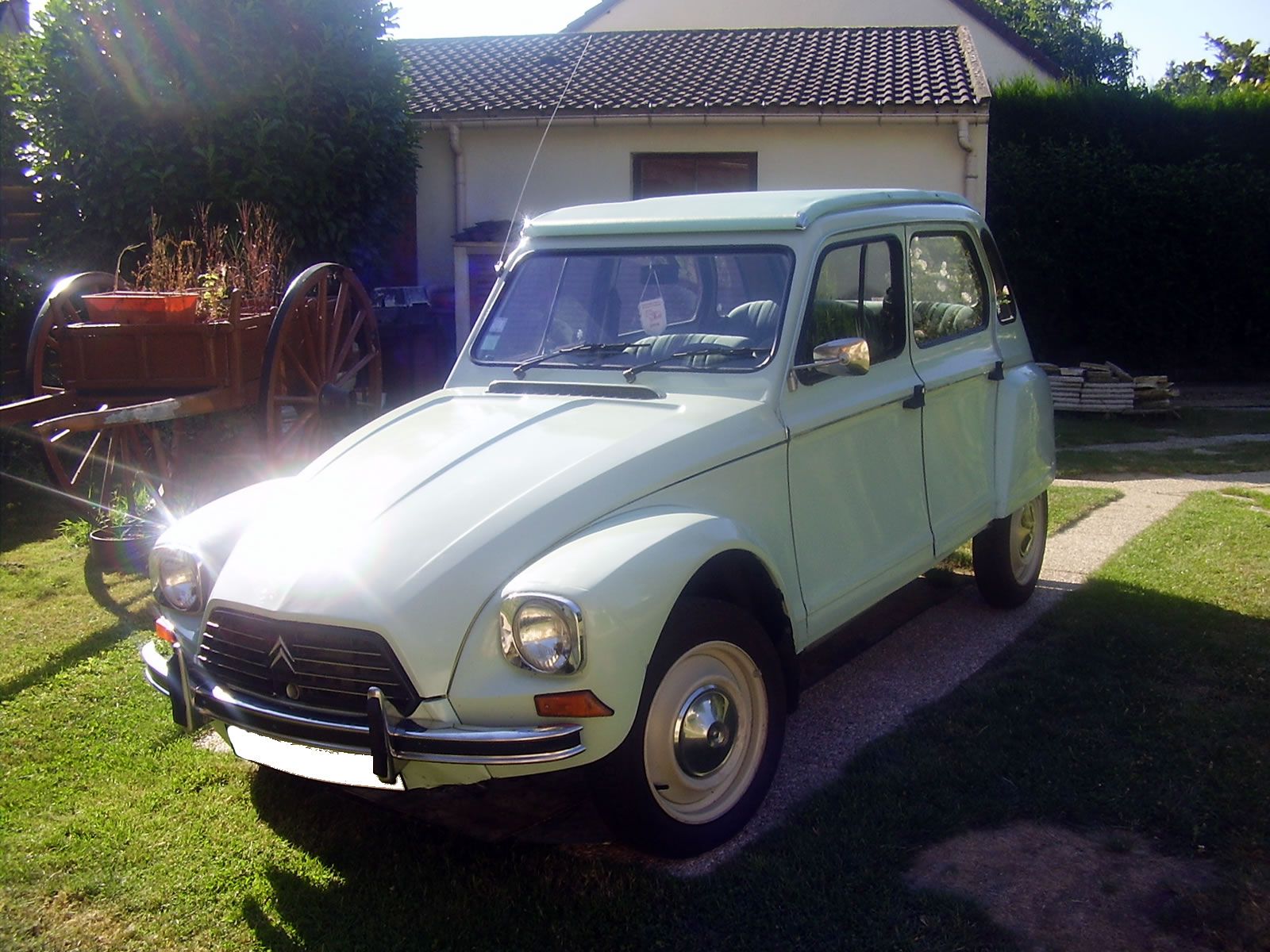 Location CITROËN Dyane 6 de 1973 pour mariage - Eure